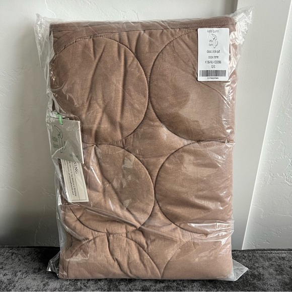 kate quinn | Bedding | Nib Kate Quinn Classic Circle Quilt Organic ...